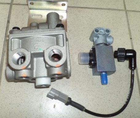 K043484 by BENDIX - ATR-2 ANTILOCK TRACTION RELAY VALVE